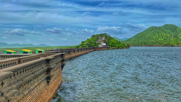 Vani Vilasa Sagara Dam, Hosadurga, India - 9GAG