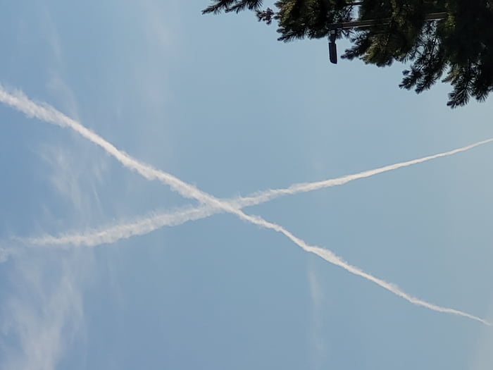 Random cloud formation - 9GAG