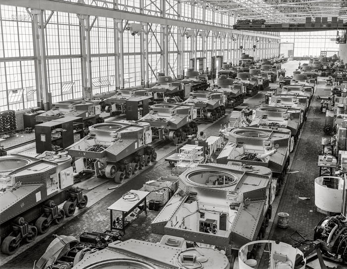 The new 1941 Chrysler! M-3 Lee tanks during assembly in the Chrysler ...