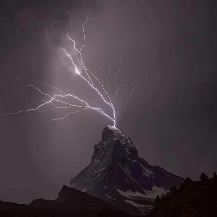 Lightning storm in the night between 30 and 31 July on the Cervino ...