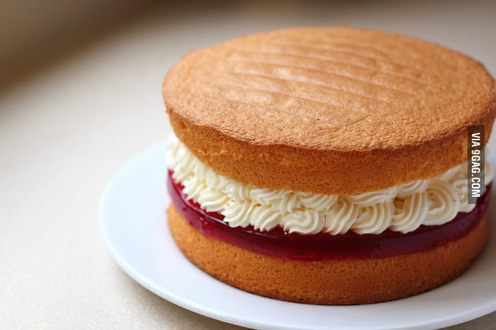 Genoise Sponge with raspberry jelly and cream - 9GAG