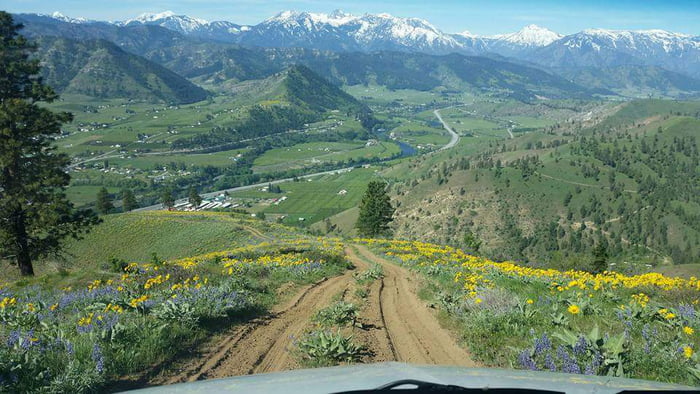 The hilllllls are aliiiiiiiiiiive....(Cashmere Washington) - 9GAG