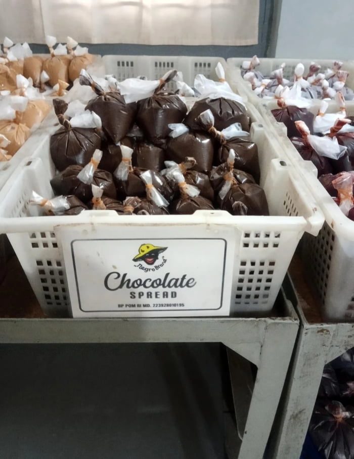 Chocolate in bags, weird but ok-wait - 9GAG