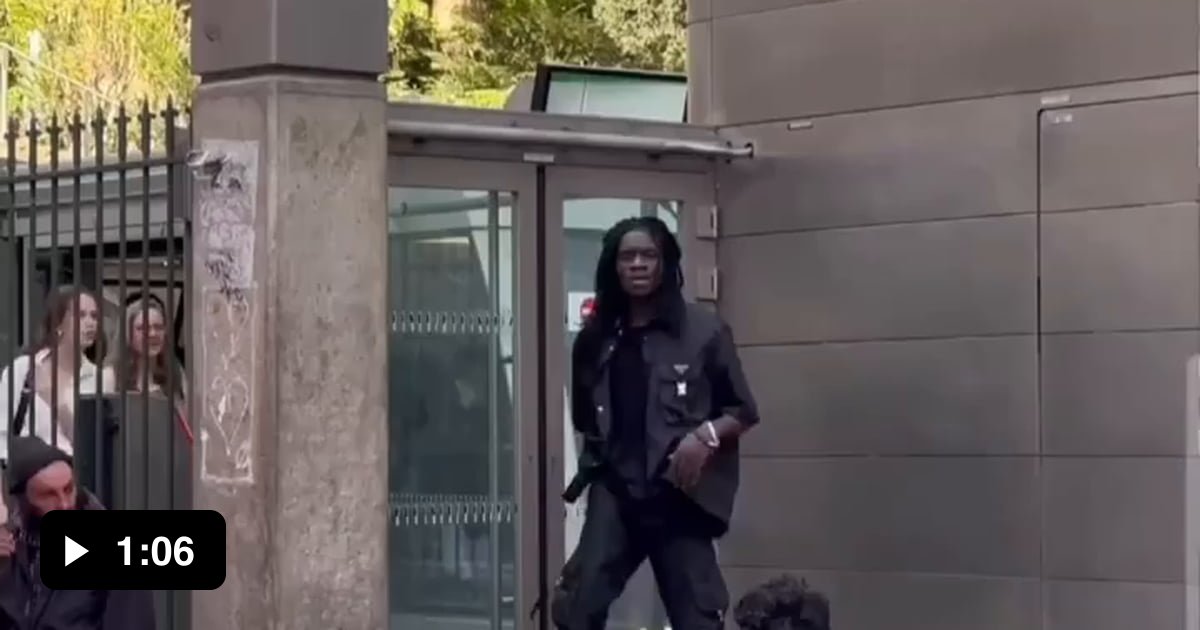 This fine fellow's fancy footwork is fabulously fascinating - 9GAG