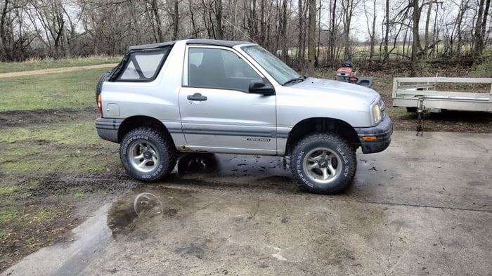 2001 Tracker. 2" lift and a bunch of other work done this week. - 9GAG