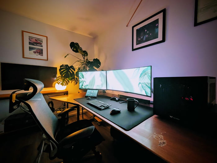 Office setup 2025 - 9GAG