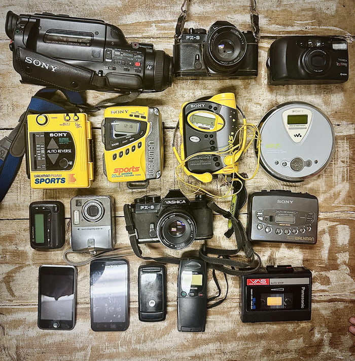 Parents gave me a bag of old tech we had growing up. This has to be from the 90s-00s. Who ...