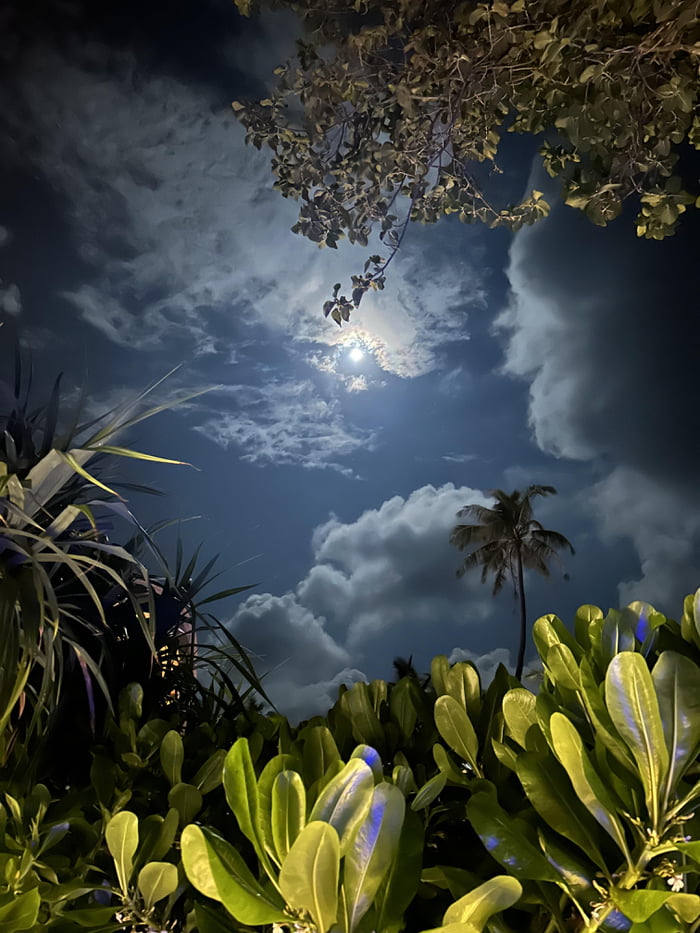 Maldives - Full Moon - 9GAG