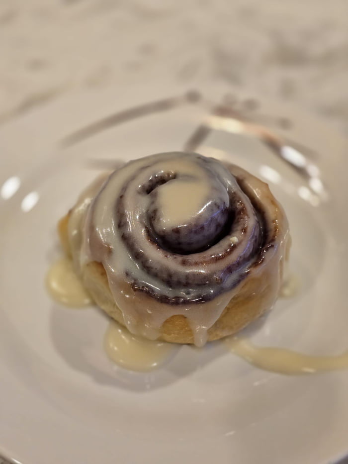 Those cinnamon rolls are pretty amazing - 9GAG