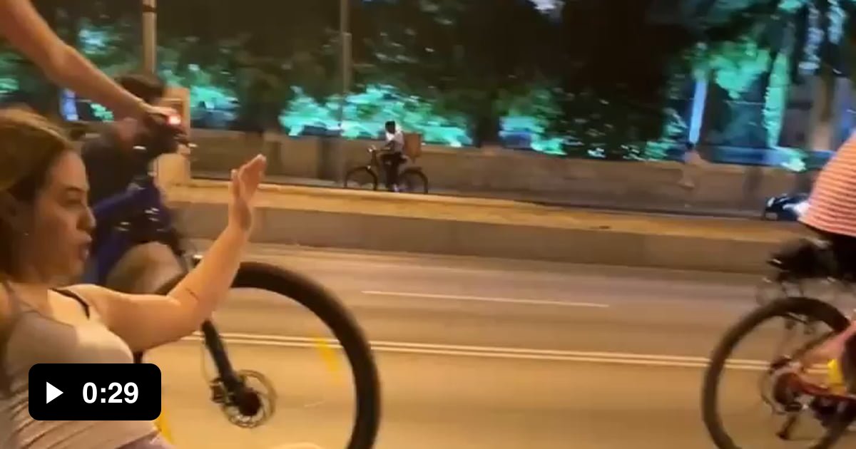 She has amazing stability and core strength - 9GAG