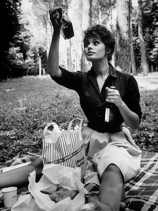 How about a picnic?: Sophia Loren 1961 - 9GAG