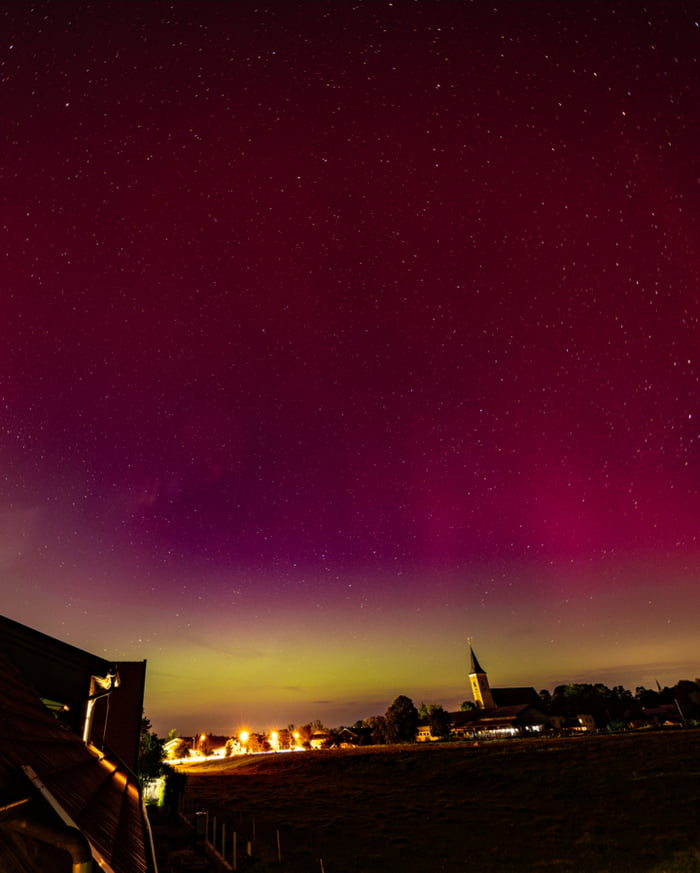 Polar lights in southern germany. - 9GAG