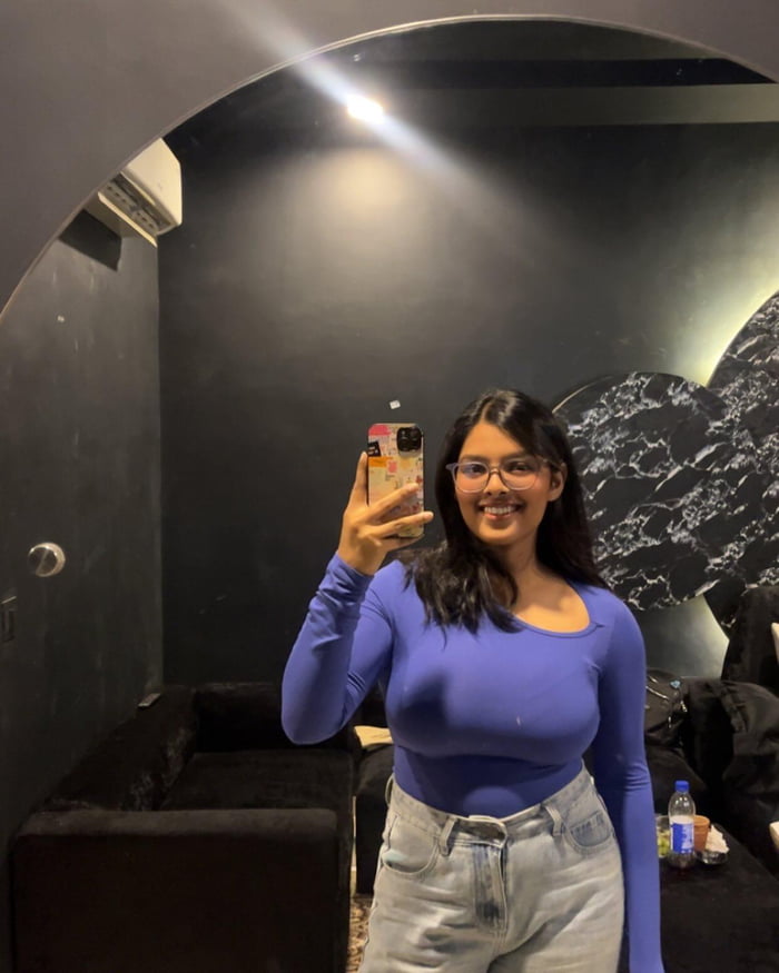 Tight blue top - 9GAG