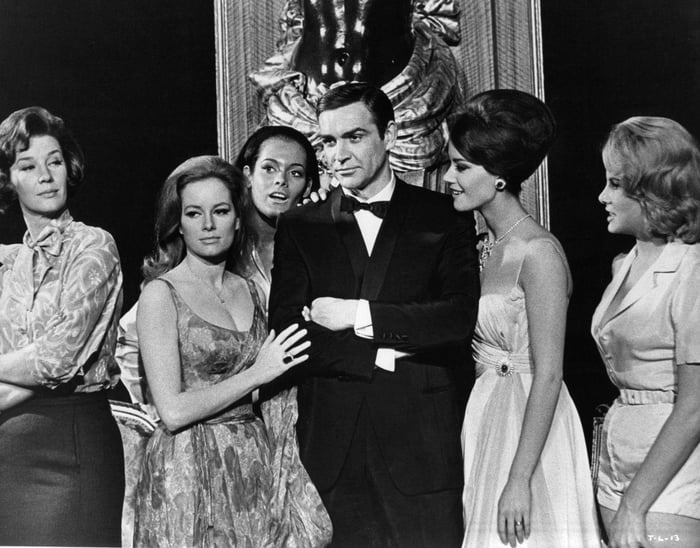 Sean Connery and the women of Thunderball at the 1965 premiere - 9GAG