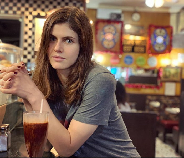 She is so pretty - 9GAG