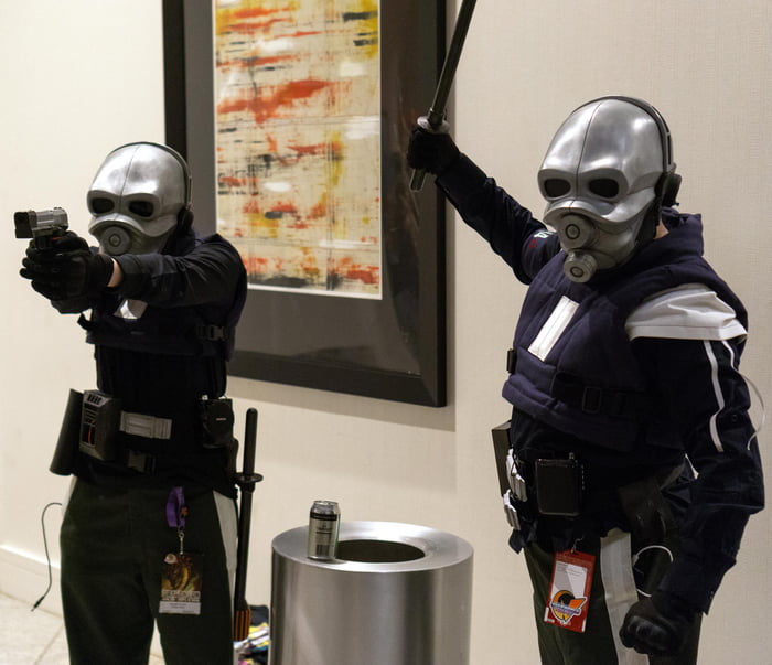 Civil Protection cosplay from Half-Life 2 - 9GAG