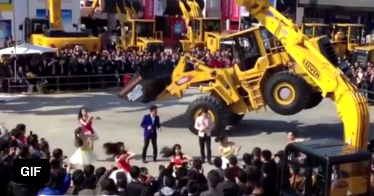 Big Caterpillar tractor dancing - 9GAG