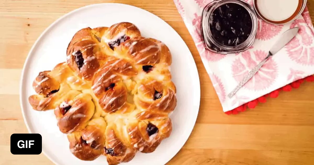 Pull-Apart Easter Blossom Bread - 9GAG