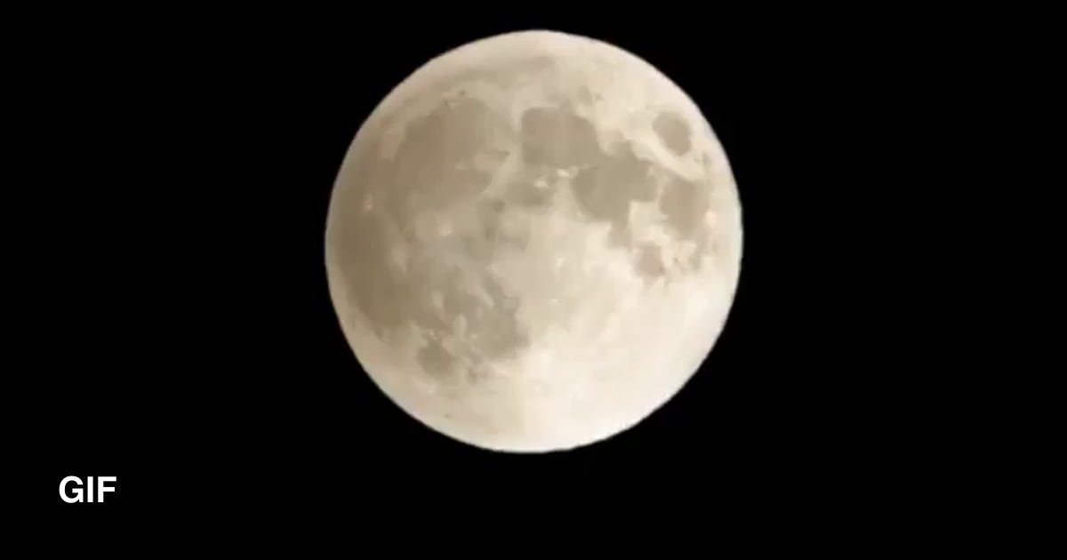 At the Blood Moon that ended up being longest total lunar eclipse of the century - 9GAG