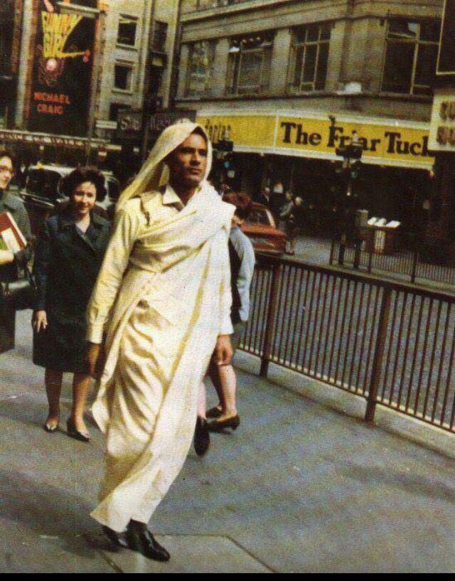 Muammar Gaddafi was photographed walking down Piccadilly on his only ...