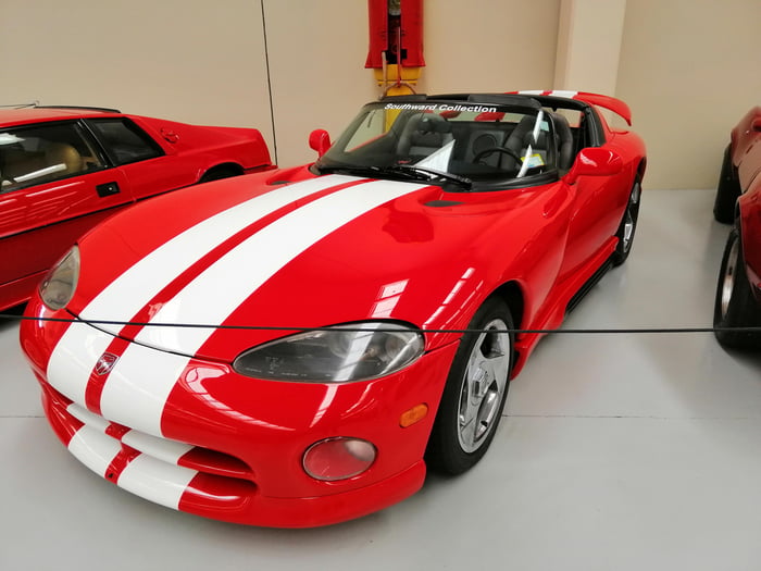 First gen Dodge Viper (4608x3456) - 9GAG