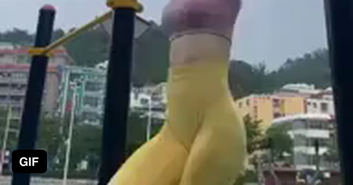 Showing off on the pull-up bar - 9GAG