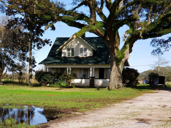 The farmhouse used in the filming of the movie "Close Encounters of the ...