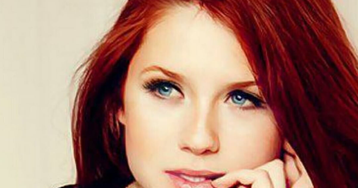 Bonnie Wright (Ginny Weasley from Harry Potter) - 9GAG