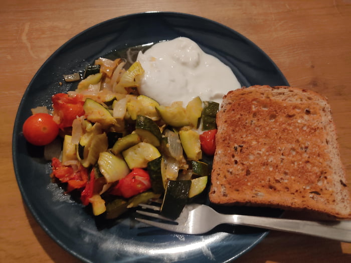 Half a burrata with toasted bread and oven roasted vegetables - 9GAG