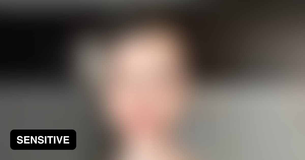 Sophie Mudd and yes she does - 9GAG