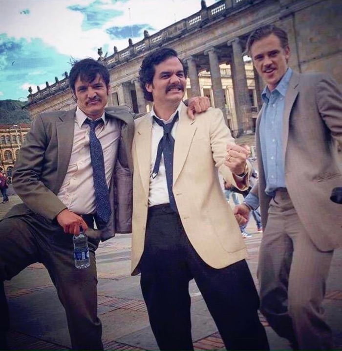Pablo Escobar chilling with Agent Murphy and Penã, circa 1990 - 9GAG