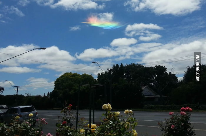 A rainbow cloud. - 9GAG
