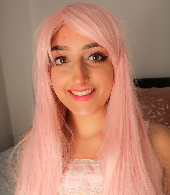 Would you date a girl like me? Interested to hear yours thoughts... - 9GAG