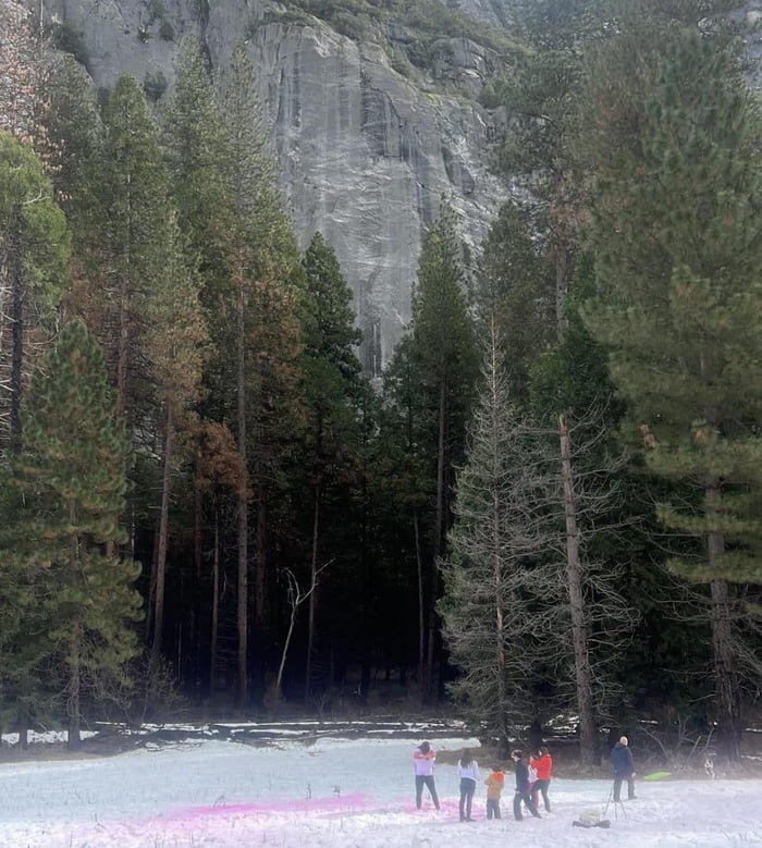 Gender reveal in Yosemite National Park - 9GAG