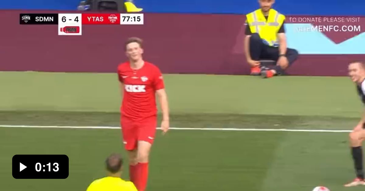 No way he just UNO reversed that yellow card! - 9GAG