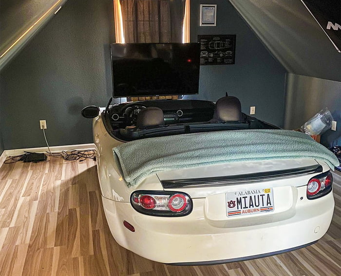 Get in the gaming Miata - 9GAG