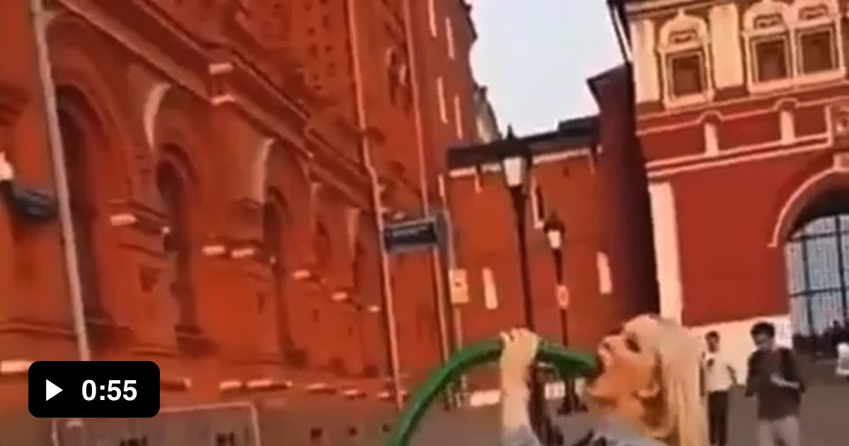 Street Performer Deepthroats a Balloon - 9GAG