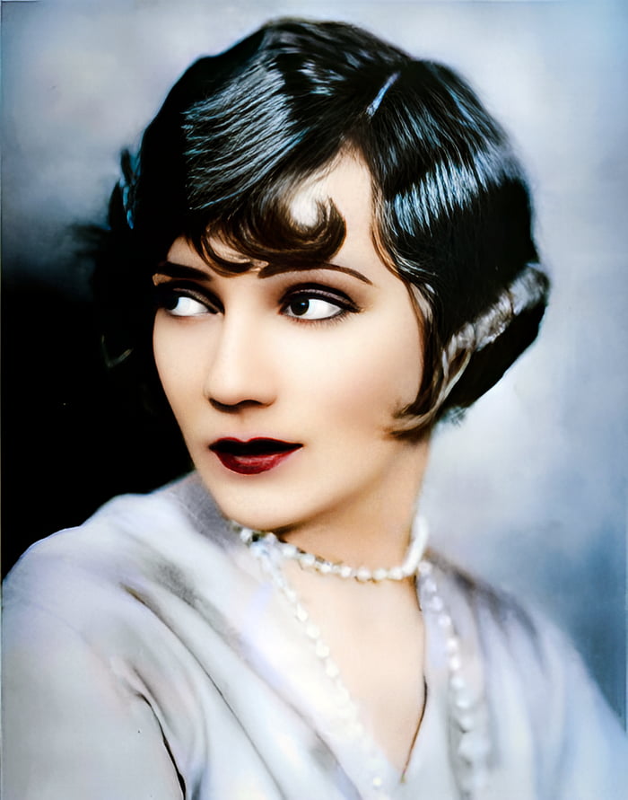 Gilda Gray, Ziegfeld Follies girl and silent film actress. Popularized ...