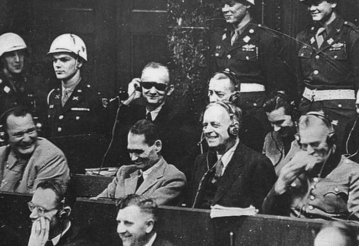 Image from 1945 shows German war criminals laugh at a translation ...