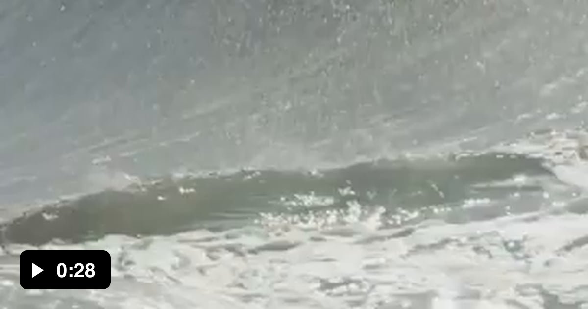 The size of this wave - 9GAG