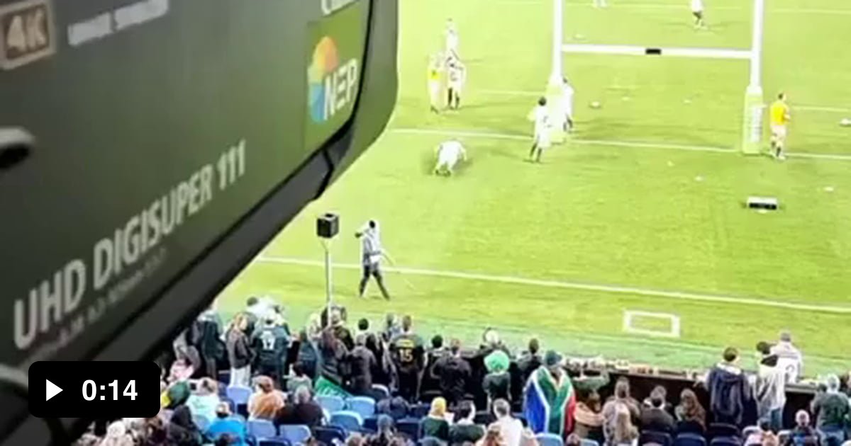 The zoom on this camera is insane! - 9GAG