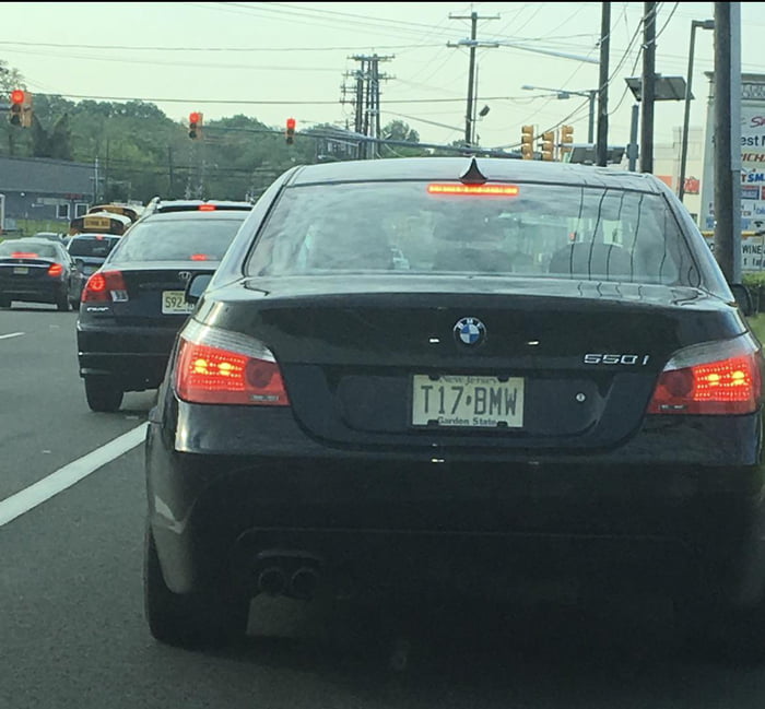 Randomly-issued license plate suits your car - 9GAG