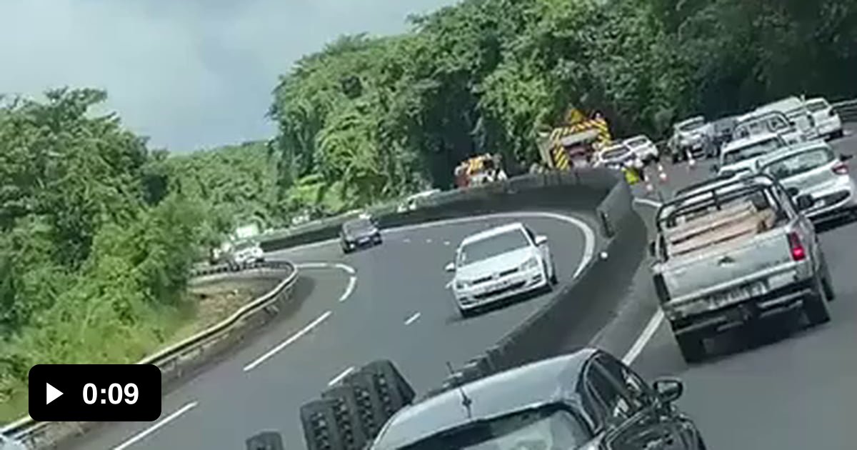 Reversing on the highway to look at a car crash - 9GAG