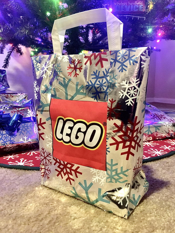 Gift wrapped a LEGO bag. Came out very cute! - 9GAG
