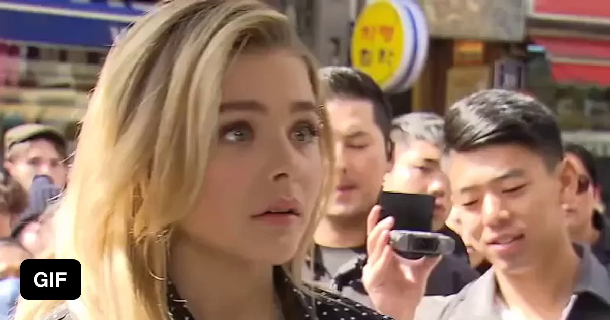 When my girlfriend receives a surprise facial - 9GAG