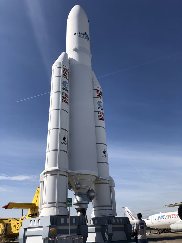 Pretty Huge Rocket (Ariane 5) - 9GAG