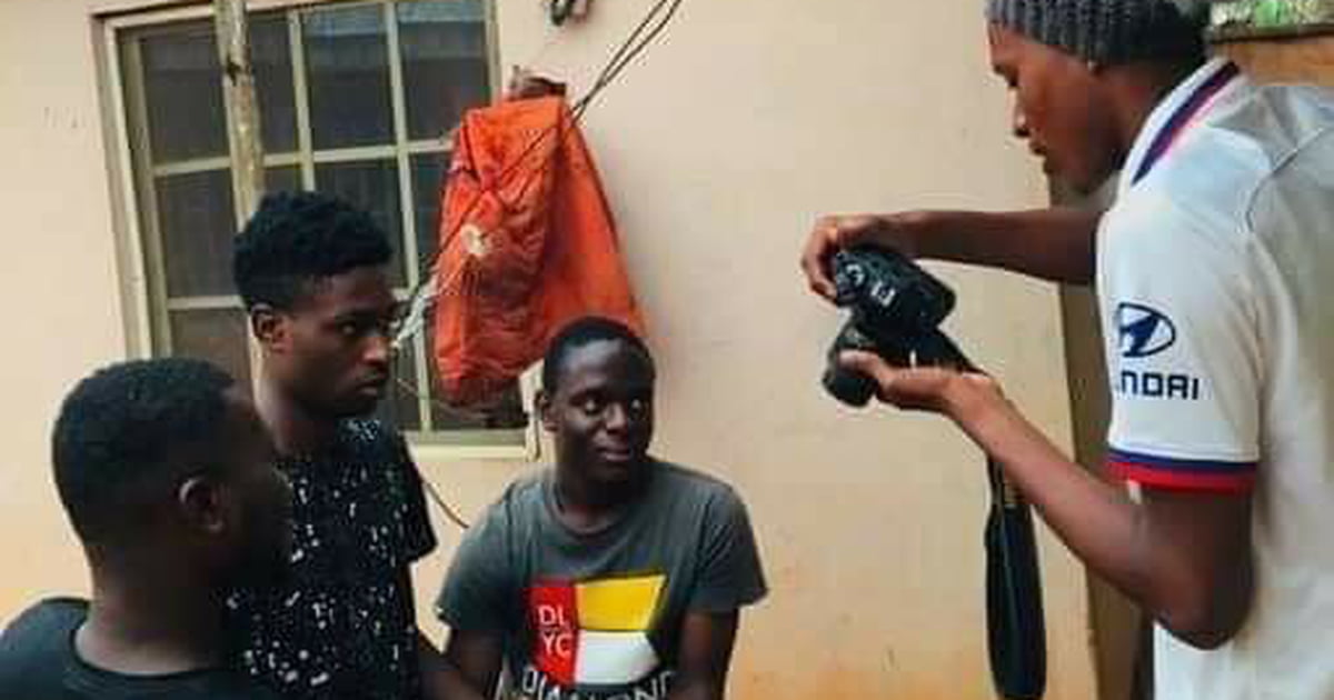 Nignogs extracting pigment - 9GAG