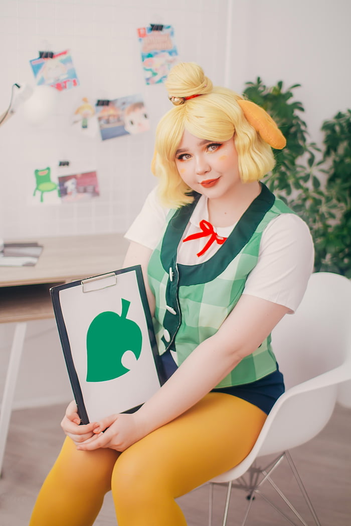 Animal Crossing Cosplay Isabelle