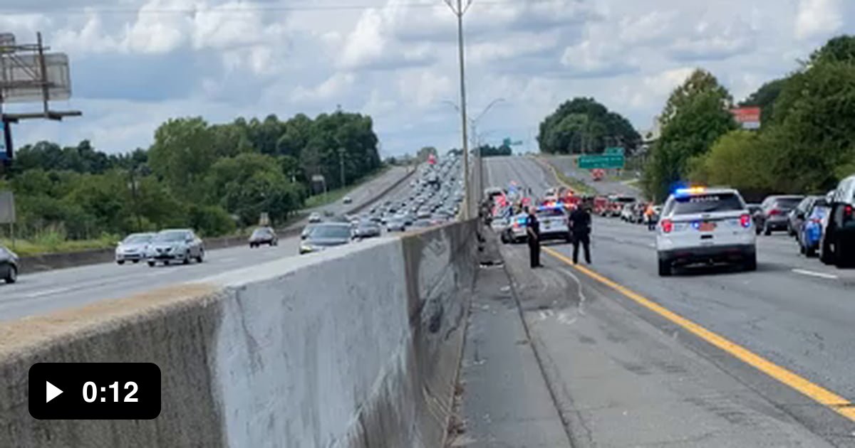 Textbook example of the effects of rubbernecking. - 9GAG