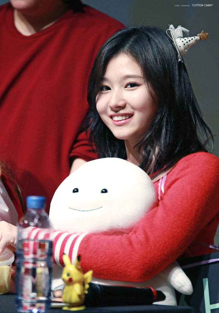 A very happy Sana! - 9GAG